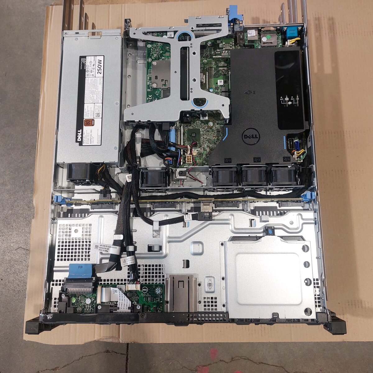 Dell PowerEdge R230 Xeon E3-1240 V5 32GB DDR4 H330 Rack Server inkl. , 439,22